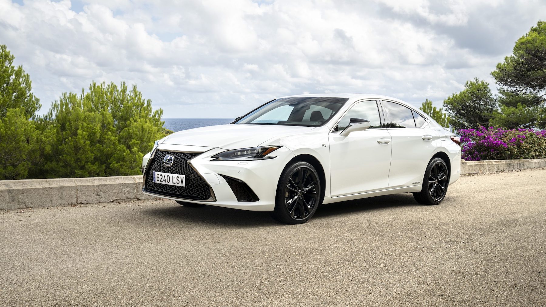 Updated Lexus ES launched with new range of technology - Car Keys